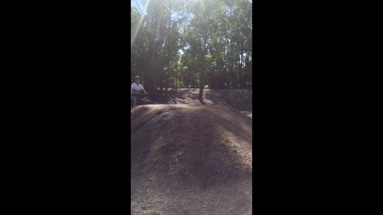 Small mtb jumps - YouTube