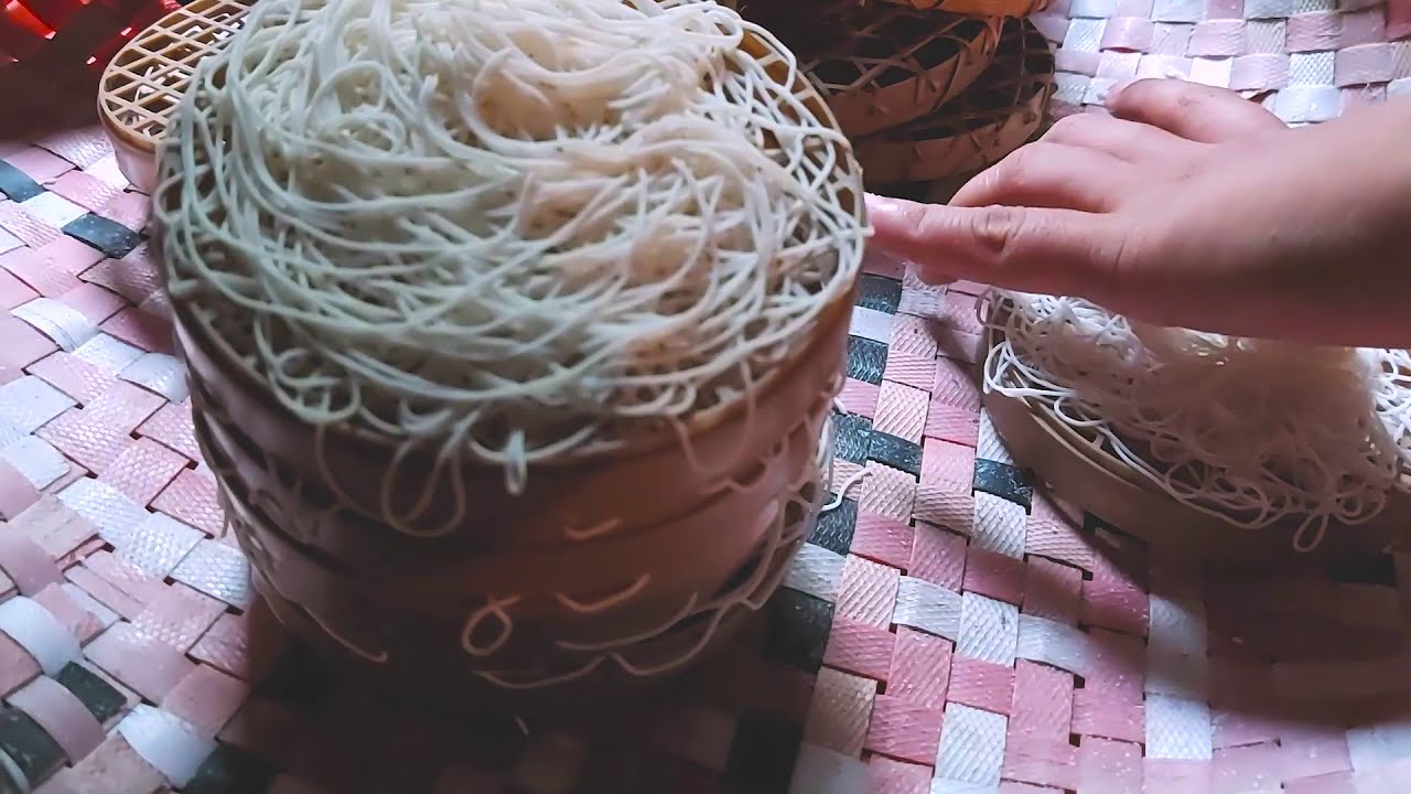 ඉදිආප්ප සාදන විදිහ | How To Make String Hoppers | Breakfast Recipes ...