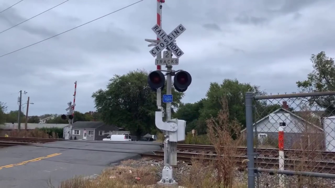 Amtrak 16 at Quarry Road railroad crossing @Manassas, VA 10/6/19 - YouTube