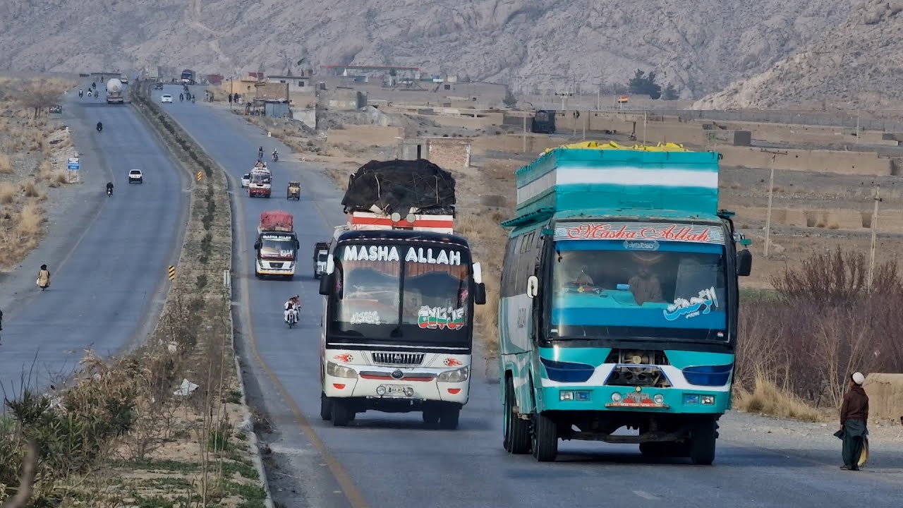 Back-to-back Hino old Buses || Deep Luggage on Bus || Climb Road ...