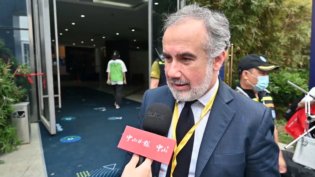 Foreign businessmen praise 'Made in China' labels - YouTube