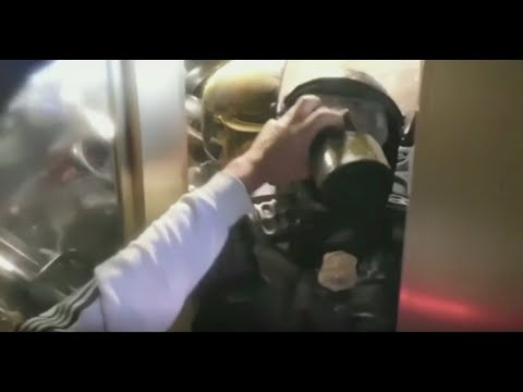 Video shows rioter rip gas mask off officer who was pinned in doorway ...