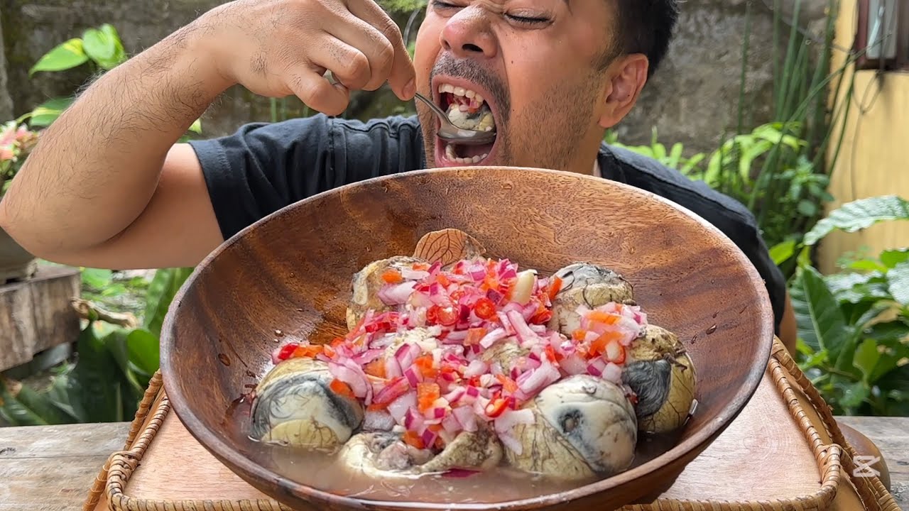 SPICY BALUT / DUCK EMBRYO / 16 DAYS OLD DUCK EGG / ALFIE EATS - YouTube
