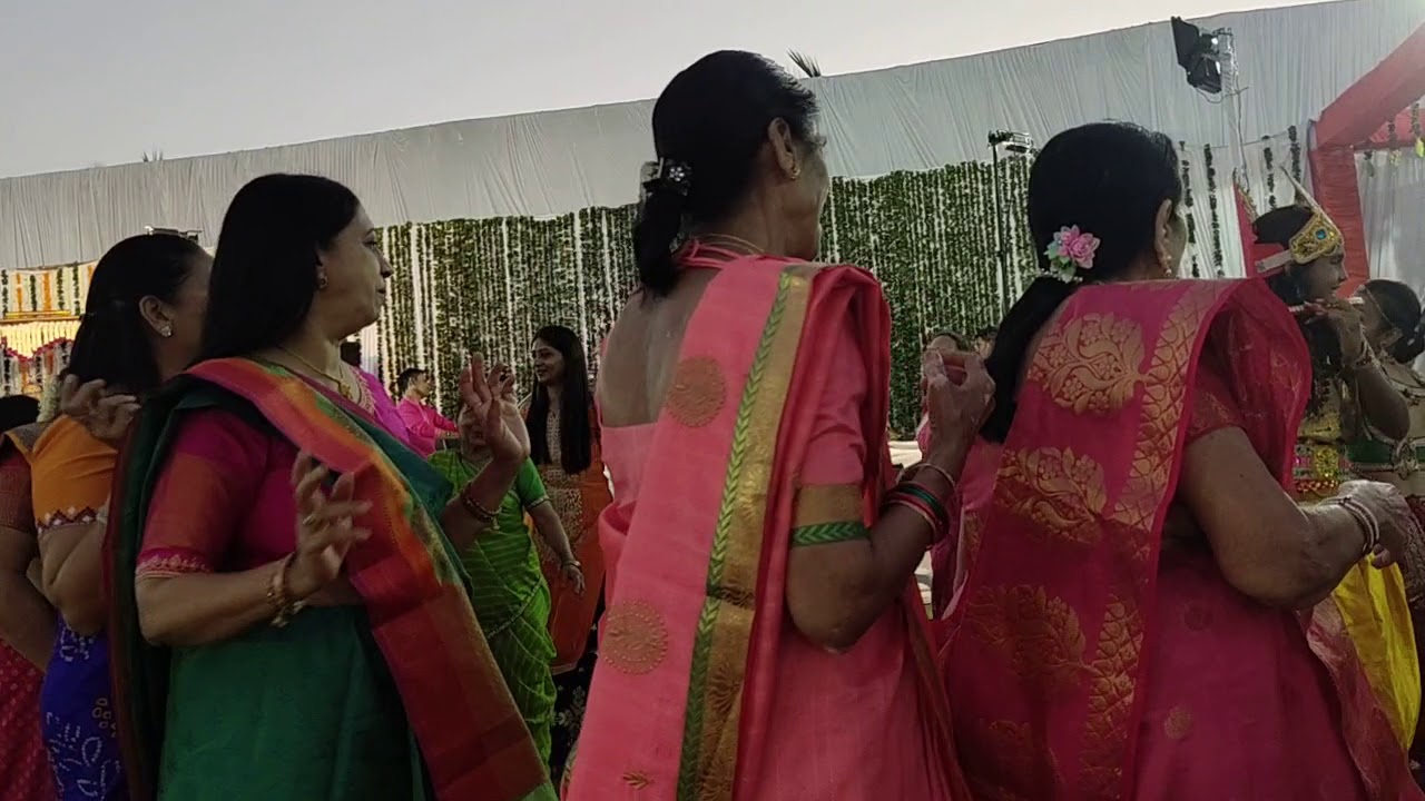 Holi rasiya at vallabh farm hetampura(6) - YouTube