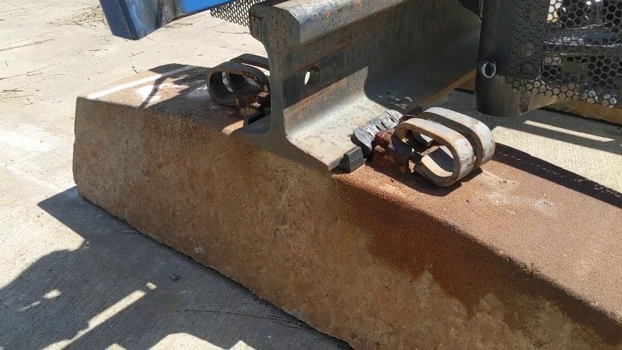 Pandrol Safelok I Clip up and De Clip by Melvelle Equipment - YouTube