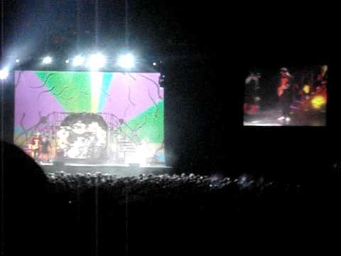 Hitcher and Boosh Band: EELS [Mighty Boosh: LIVE Wembley Arena 15/12/08 ...