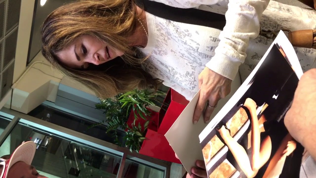 KIM DELANEY Signing Autographs Team Derek - YouTube