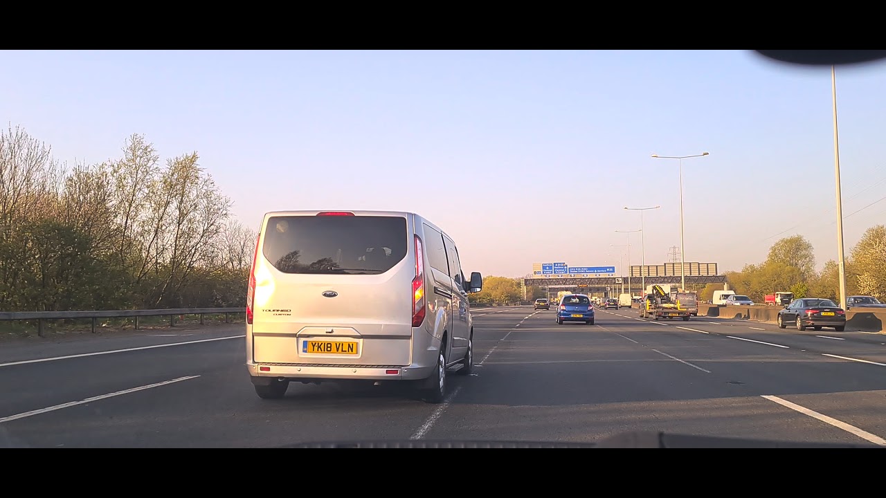 Driving on M4 Motorway 🛣, Southern perimeter Road Heathrow 19th April ...