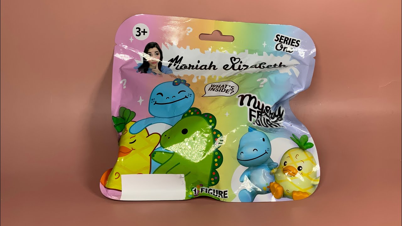 Maniah Elizabeth Series one mystery figure - YouTube
