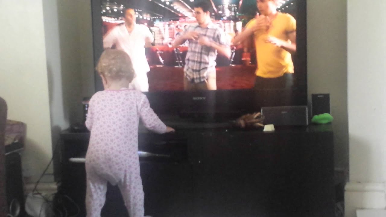 Inbetweeners dancing baby scarlett - YouTube