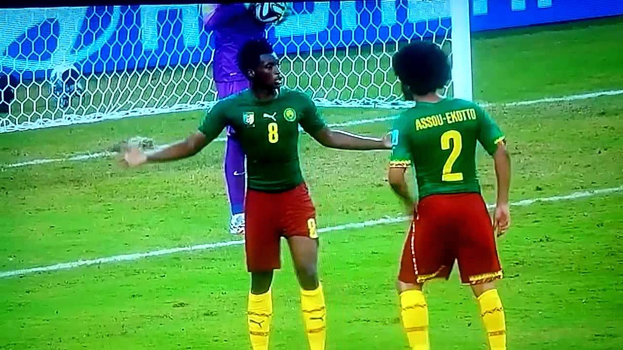 Cameroon teammates fighting - YouTube
