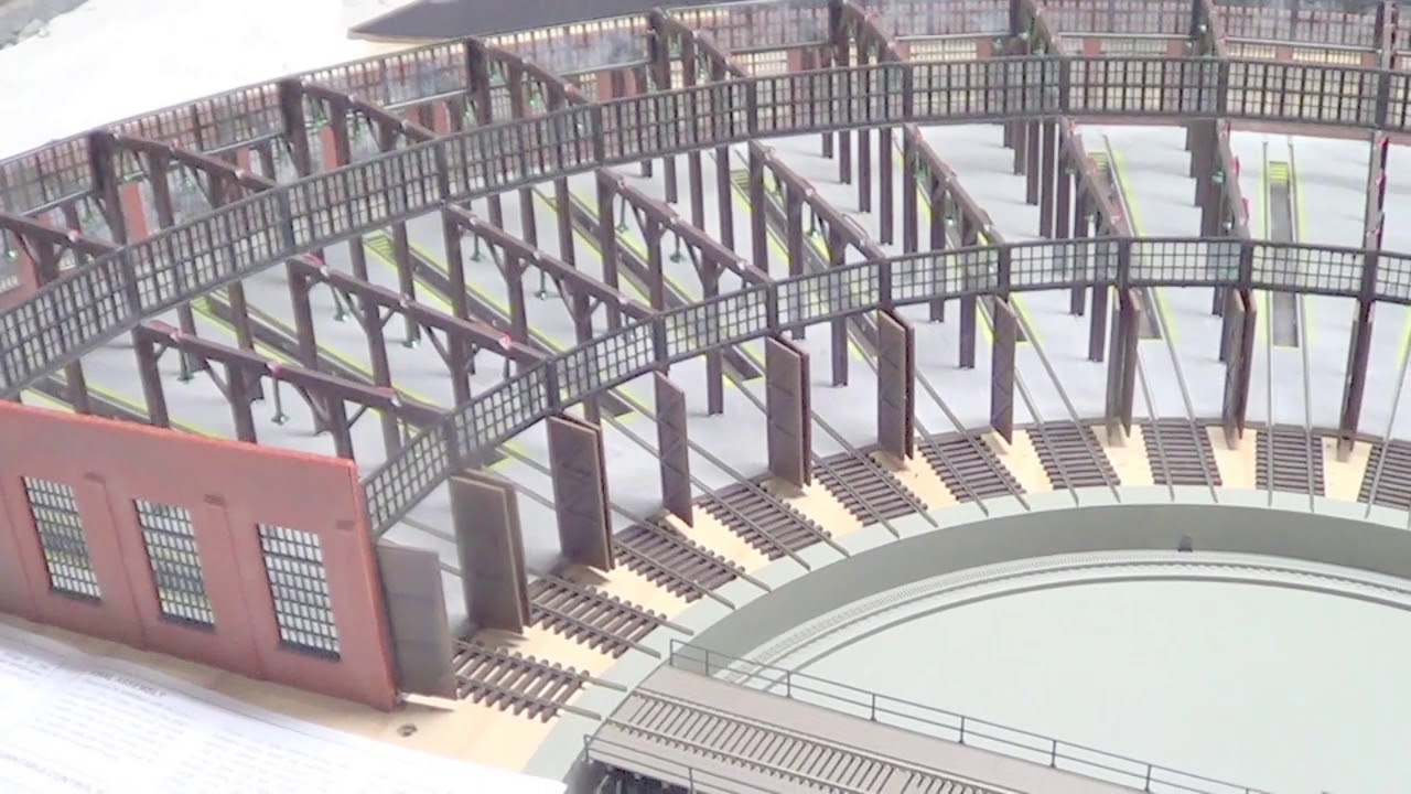 Walthers 12 Stall Roundhouse 130 Turntable Part 13 "Tracks in the ...