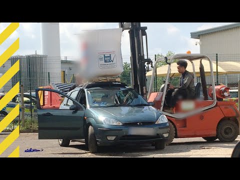 Bloke Lands Tonne of Sand on Ford Focus