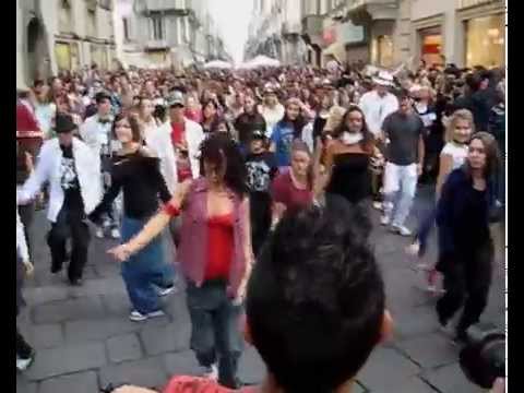 Flash Mob tribute to M.Jackson in Turin Italy