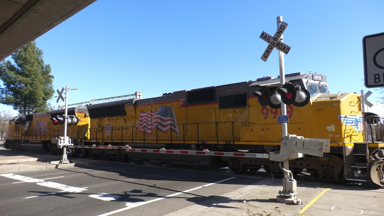 UP 9919 Rocklin Rocket Light Power - S Watt Ave. railroad crossing ...