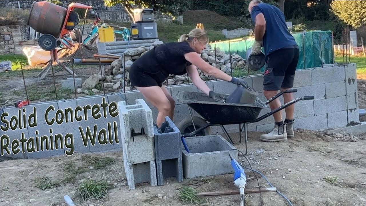 Filling Retaining Wall with Concrete | Bloc a Bancher [Part 3] - YouTube