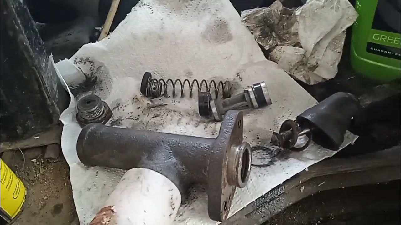 ЛуАЗ главный тормозной цилиндр устройство неприятный сюрприз. - YouTube