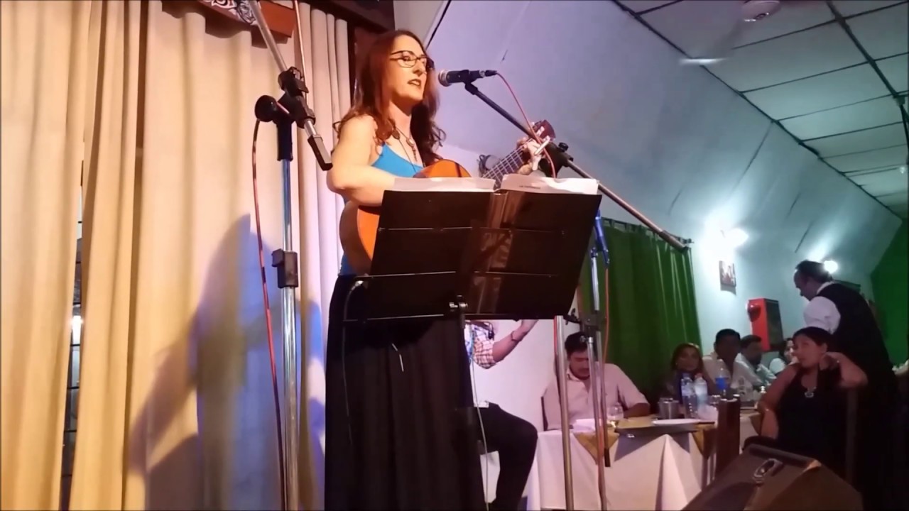 Gabriela Castillo - Criollita Santiagueña y Campo afuera - YouTube