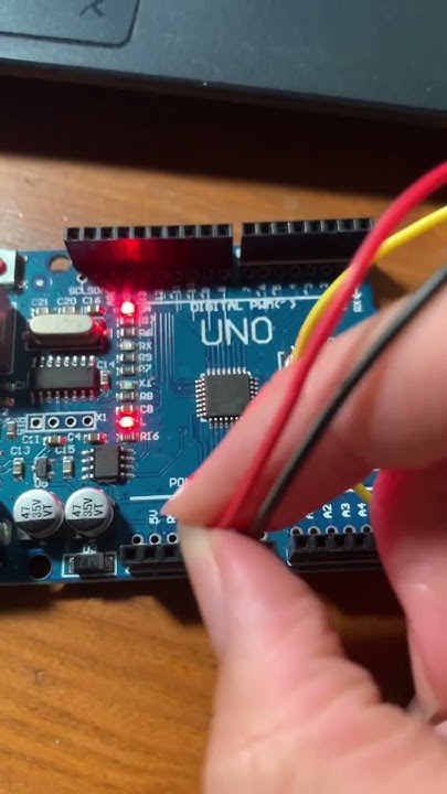 Operating a servo motor with Arduino - YouTube