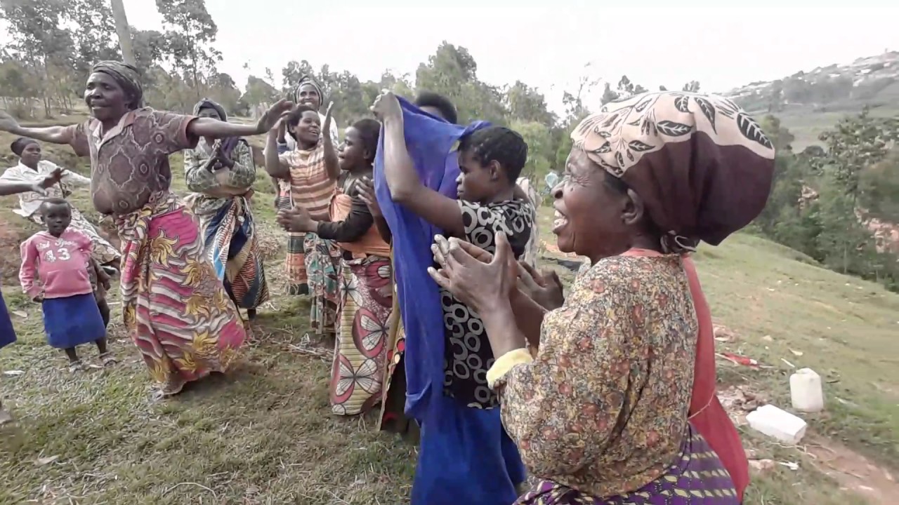 Batwa Dance - Rwanda - YouTube