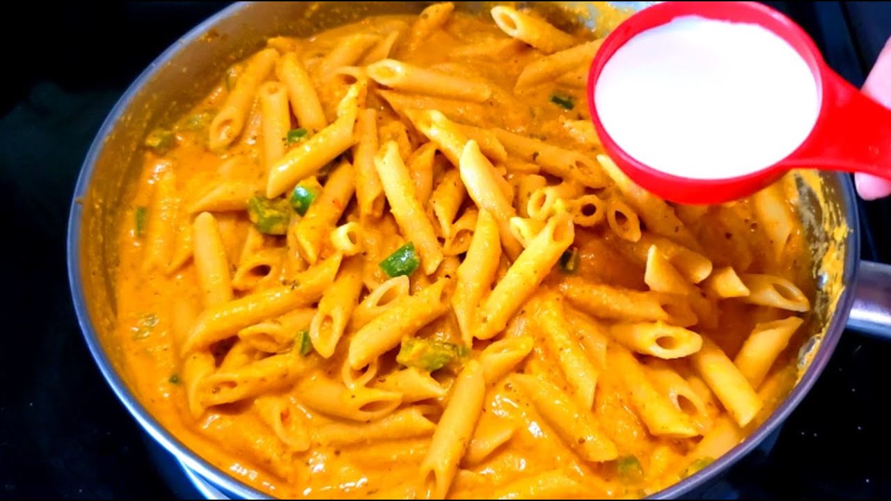 Pasta in Creamy Makhani Sauce Recipe| मखनी सॉस पास्ता| Café Style ...