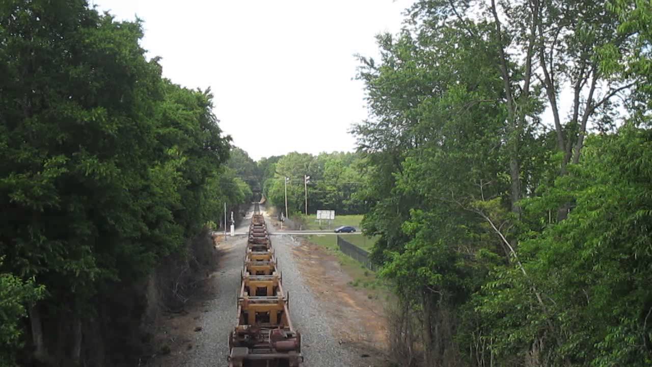 NS 8907 pulls an empty intermodal train - YouTube