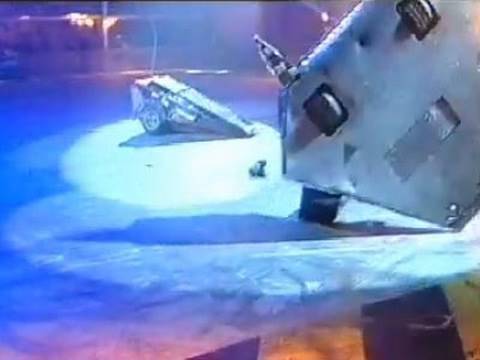 Robot Wars Lightning v Gravity Heat D final - YouTube
