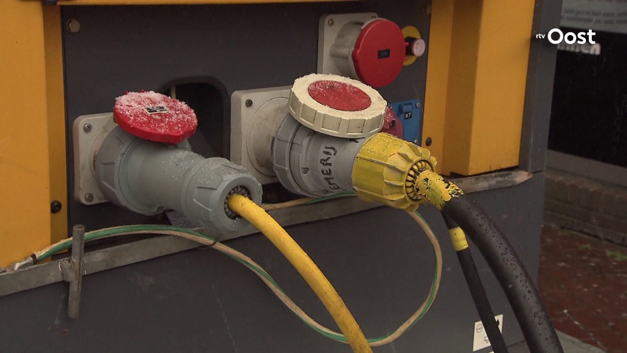 Stroomstoring in Almelo verholpen - YouTube