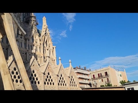 The largest unfinished cathedral, Basilica De La Sagrada Família - YouTube