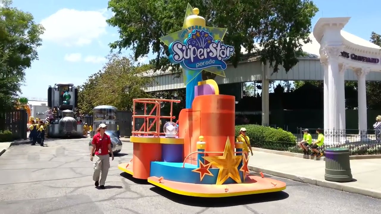 Universal Studios Superstar Parade - YouTube
