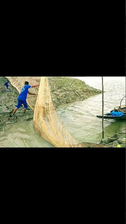 how to throw a cast net without using your teeth.Unbelievable Cast Net Fishing Videos. - YouTube