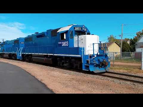 WAMX 3803 (GP38-2) Leads FOXY WA302 Light Power Thru Wausau, WI - YouTube