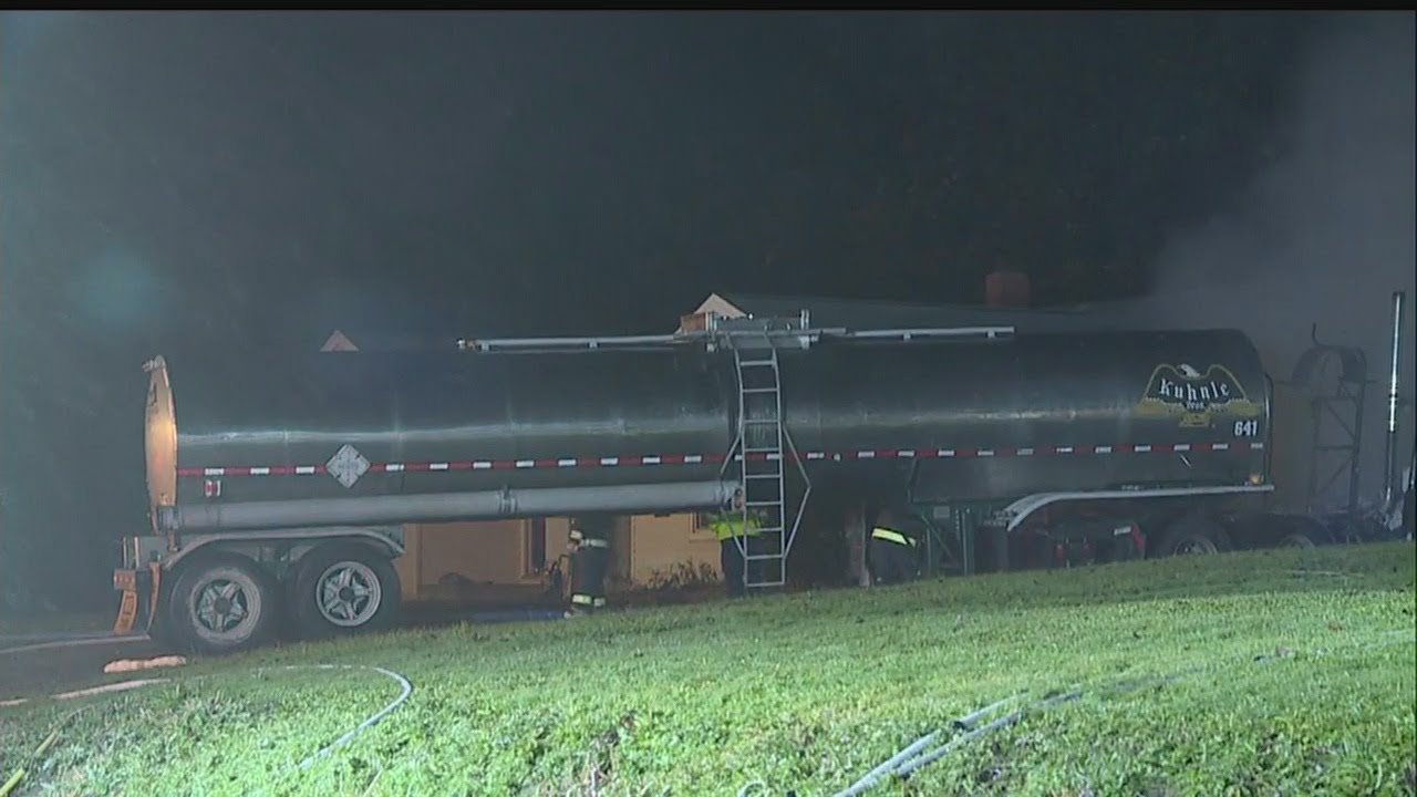 Semi and garage catch fire in Lordstown - YouTube
