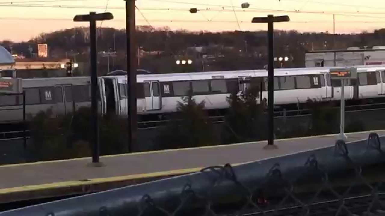 WMATA Orange Line train at New Carrolton - YouTube