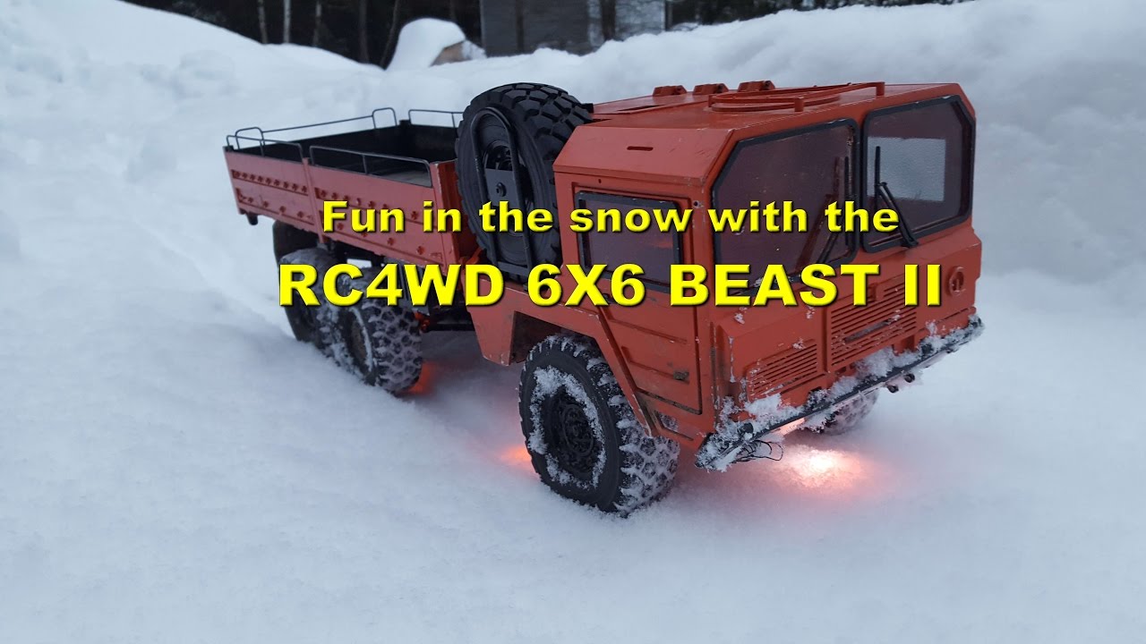 Fun in the snow with the RC4WD 6X6 Beast - YouTube