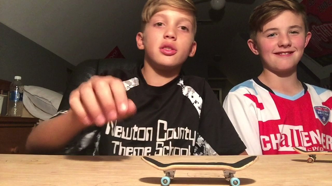 HOW TO OLLIE ON A FINGERBOARD EASIEST WAY TUTORIAL - YouTube