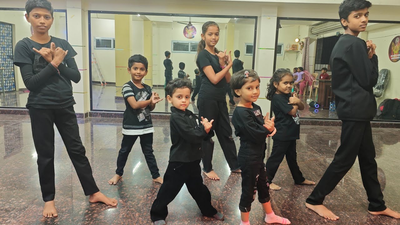 Bhool Bhulaiyaa 'The Dance Illusion"* - YouTube