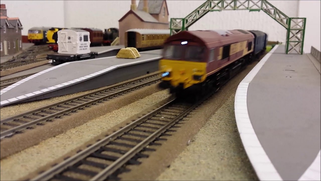 Bachmann 32-725 EWS Class 66 Diesel Locomotive No. 66135 EWS Livery ...