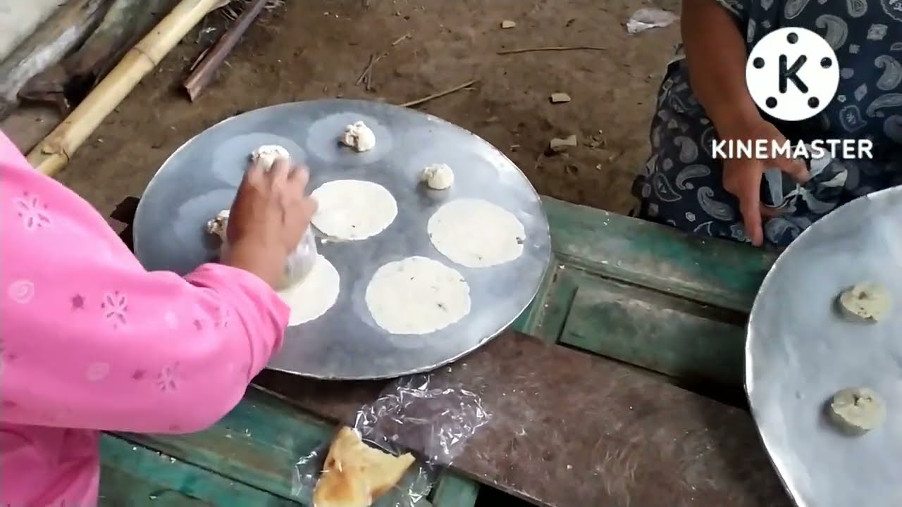 melihat pembuatan cemilan tradisional keripik enye dipedesaan - YouTube