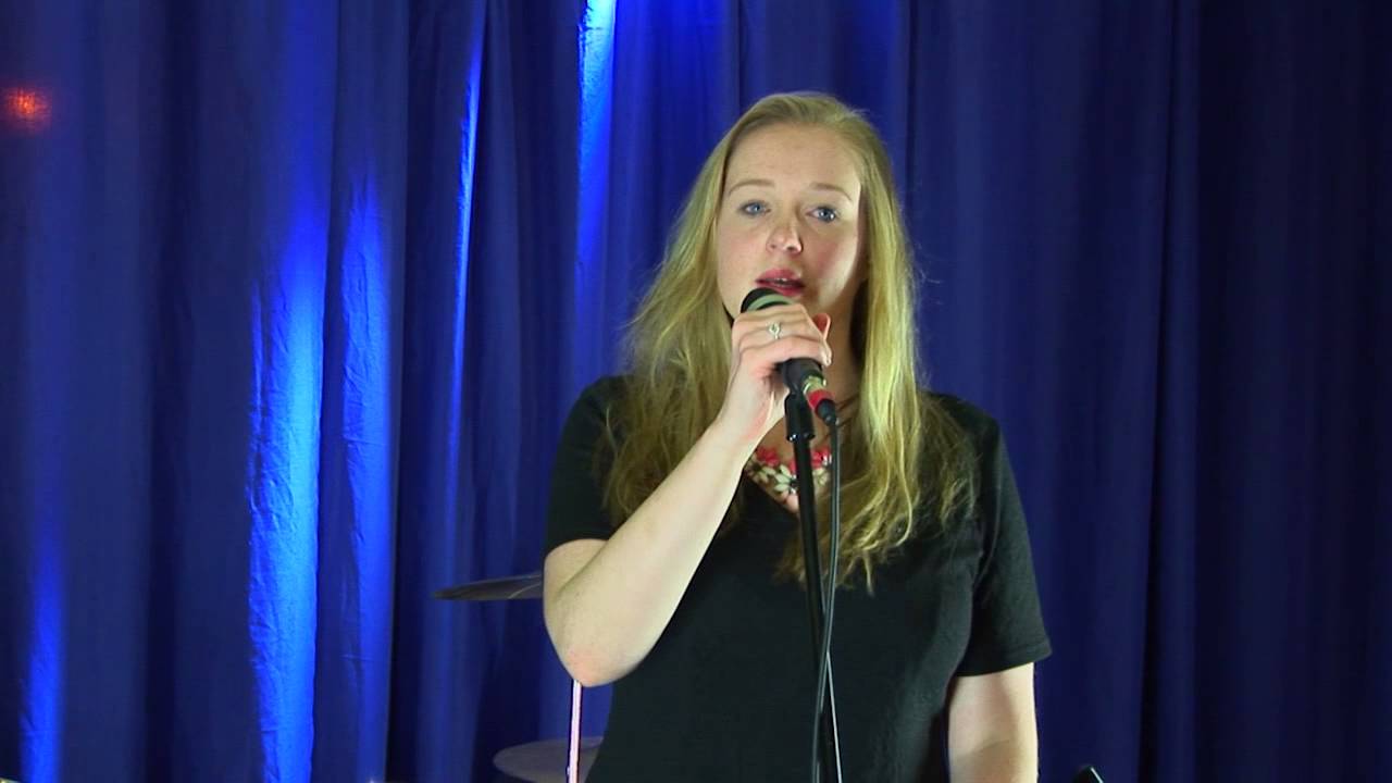 The Amazing 'Sophie Roberts' Live at 'tvwales Open Mic Night' - YouTube