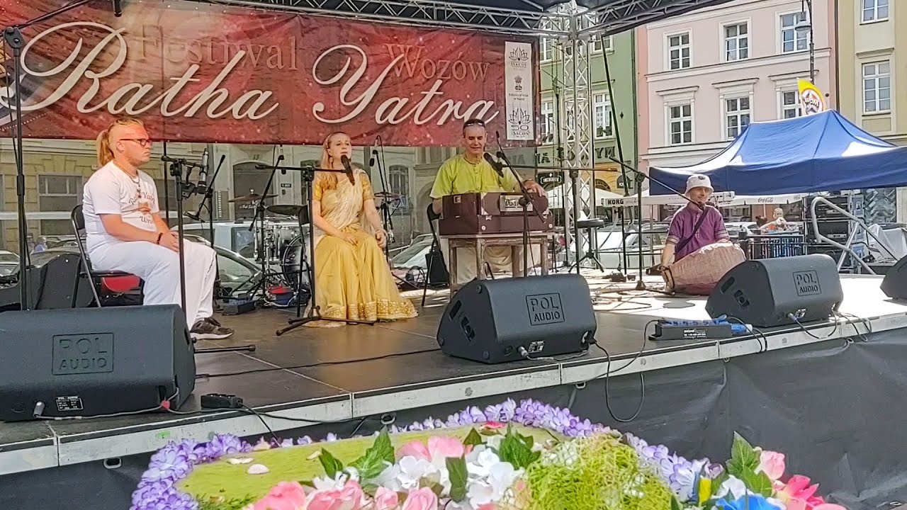 Parananda Prema and Krishna Karsani Prabhus Chant Hare Krishna on the ...