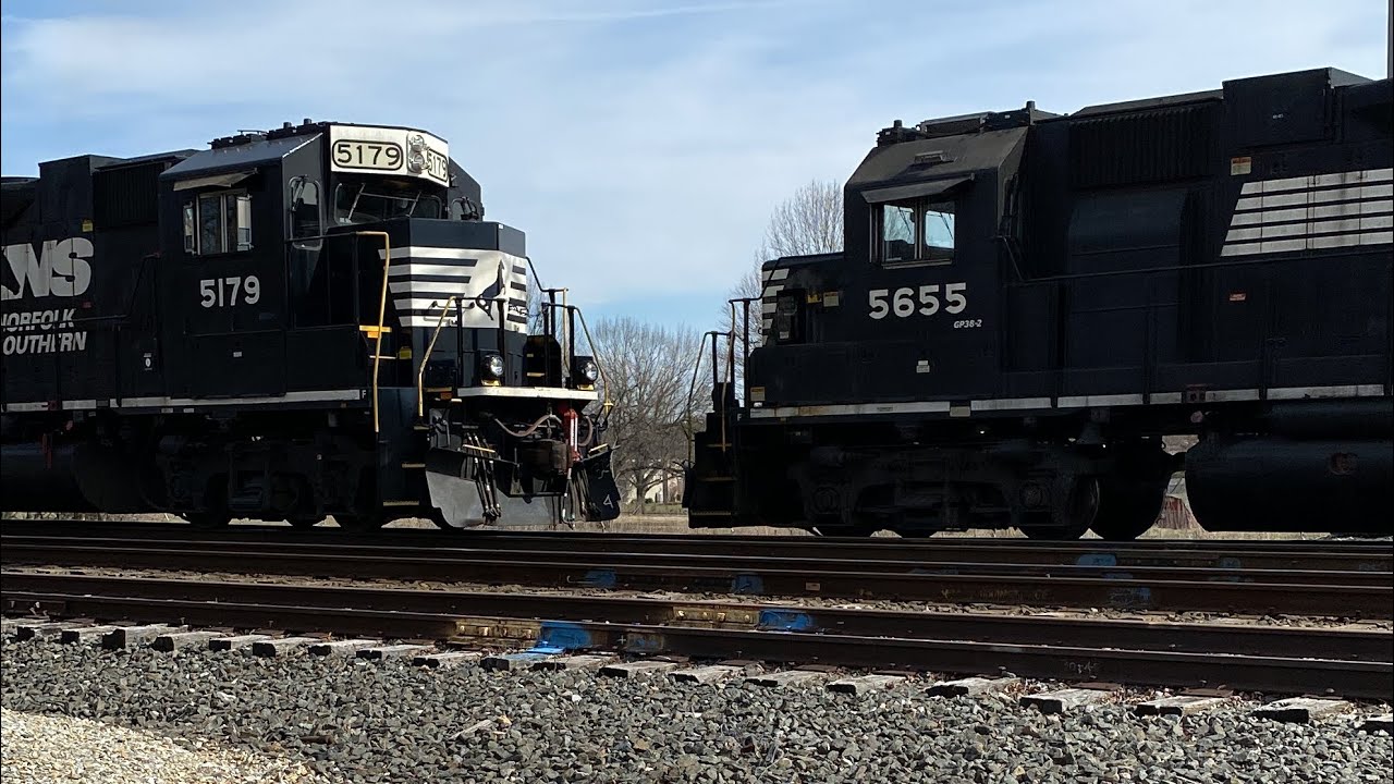 NS local switching on the Harrisburg Line! - YouTube