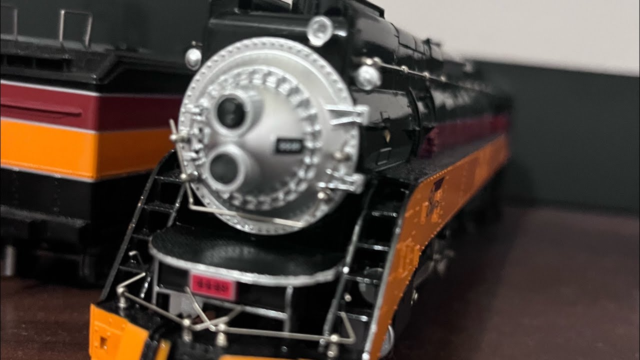 The 4449 daylight train from Bachmann credit to ⁠@RodimusPrime - YouTube