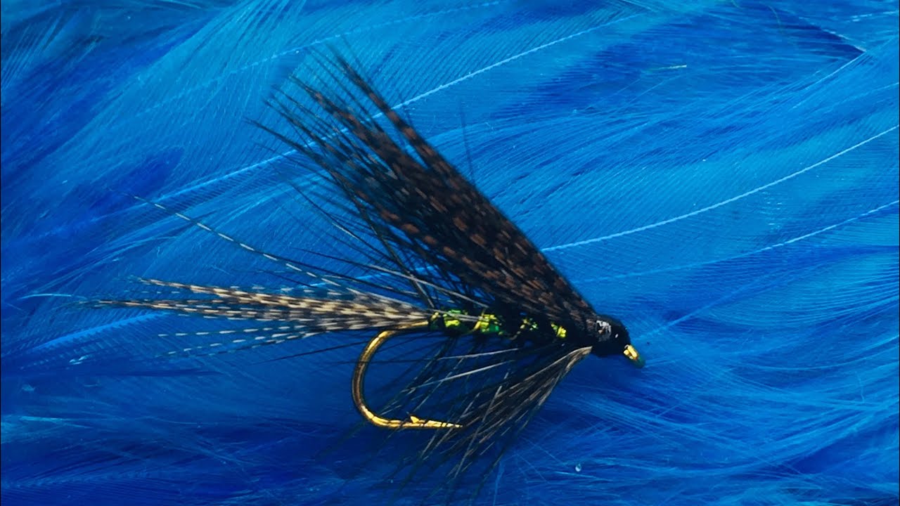 Tying a Holographic Dabbler - YouTube