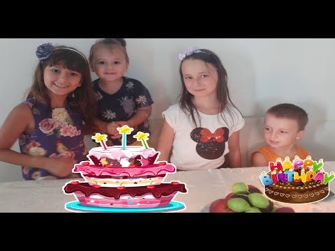 Elif arkadaşının doğum gününe gidiyor. Ela, Cemal doğum günü kutlaması. Elif ile Eğlenceli Video