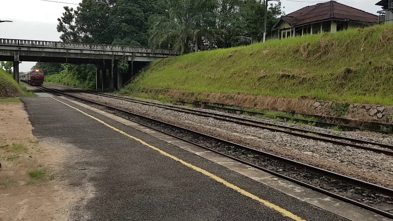 Incoming train from Segamat to Labis - YouTube