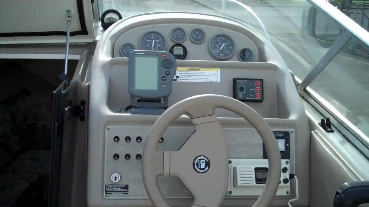 Bayliner Cruiser Interior