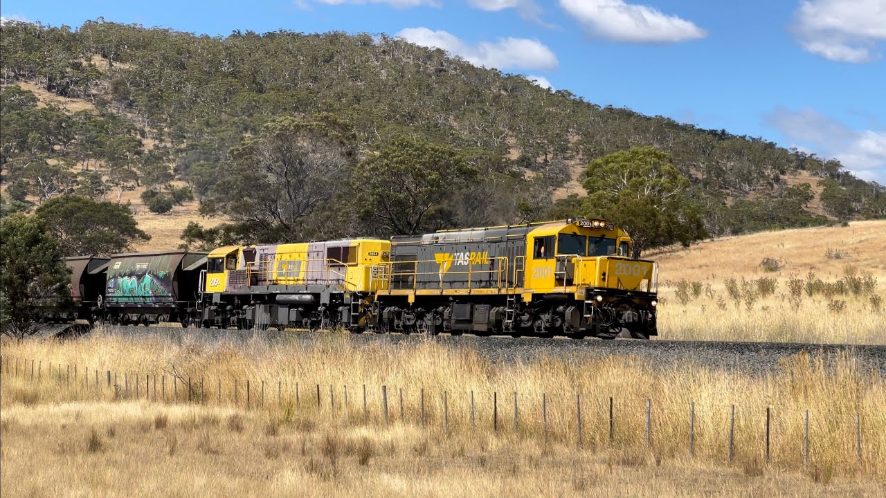 TasRail 2001 2054 #46 Coal train alongside the Esk Highway KPF 10 - YouTube