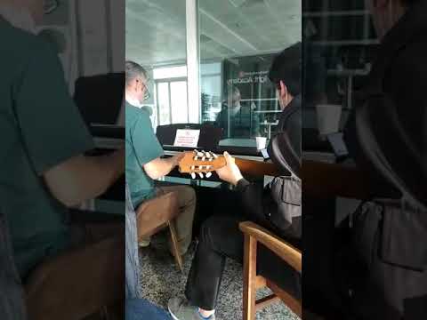Yandı ha yandı. Gitarda Cem Berk