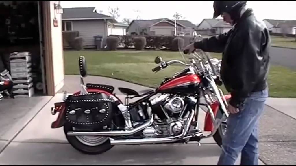 Harley Softail: A Rubber Mounted Twin Cam Engine in an older EVO Frame ...